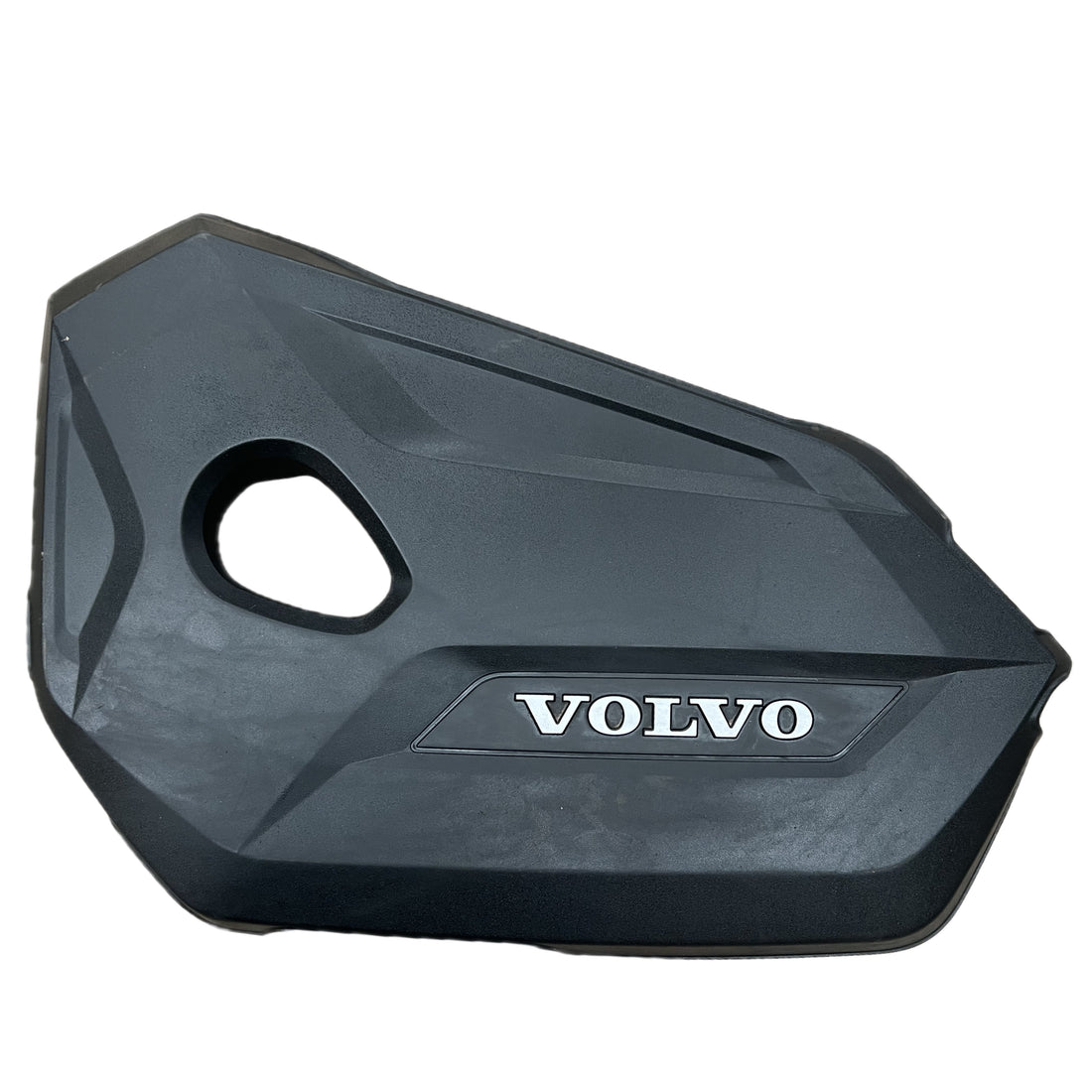 TAPA CUBRE MOTOR VOLVO 1.6 TURBO BENCINERO BM5G6A949A – PCR AUTOMOTRIZ